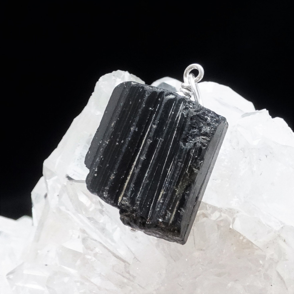 Colgante de Turmalina Negra y plata | El Taller de los Minerales
